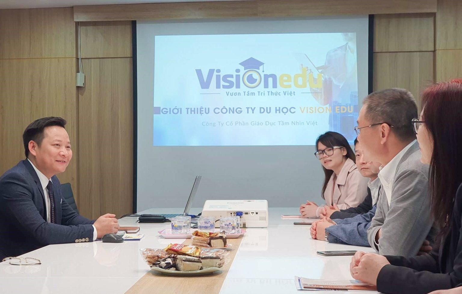 HLC Group - Hệ Thống Du Học Và Việc Làm Quốc Tế